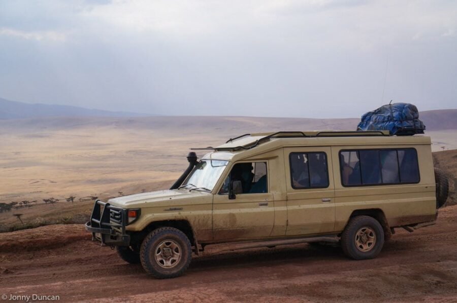 safari africa car - Backpackingman