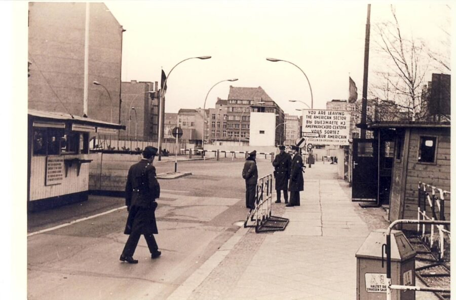 checkpoint-charlie-berlin-1970's - Backpackingman