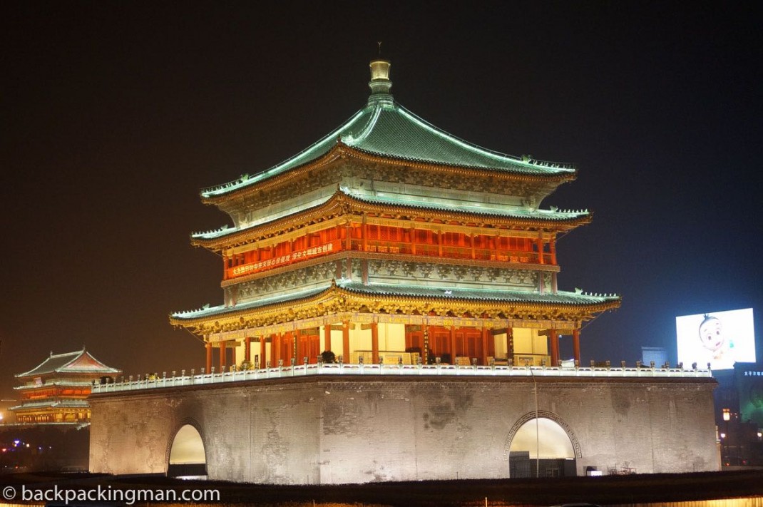 temple-xian-night - Backpackingman