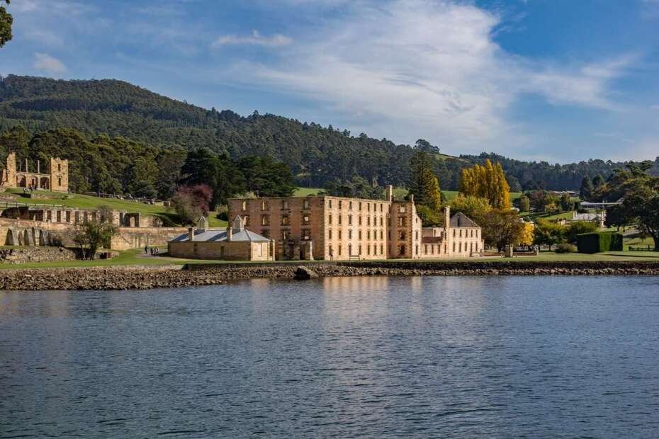 20 Must-Visit Famous Landmarks In Australia - Backpackingman