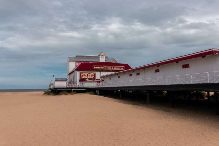 10 Best Seaside Towns In Norfolk For a Coastal Break - Backpackingman
